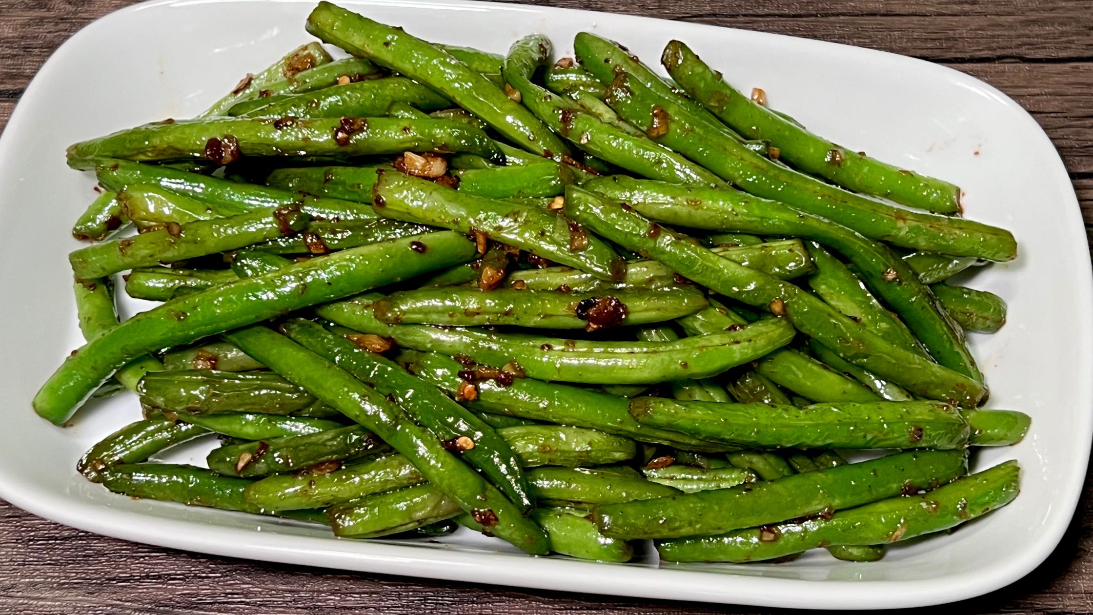Easy Garlic Green Beans Recipe - Diverse Dishes and Lifestyle